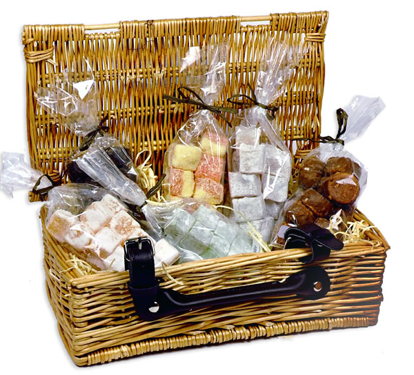 Turkish Delight Wicker Hamper - Sweets And Gifts - treasureislandsweets ...